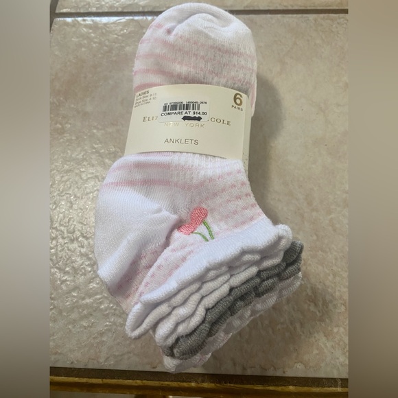 Elizabeth & Nicole | Accessories | Socks Womens Nwt Elizabeth Nicole ...